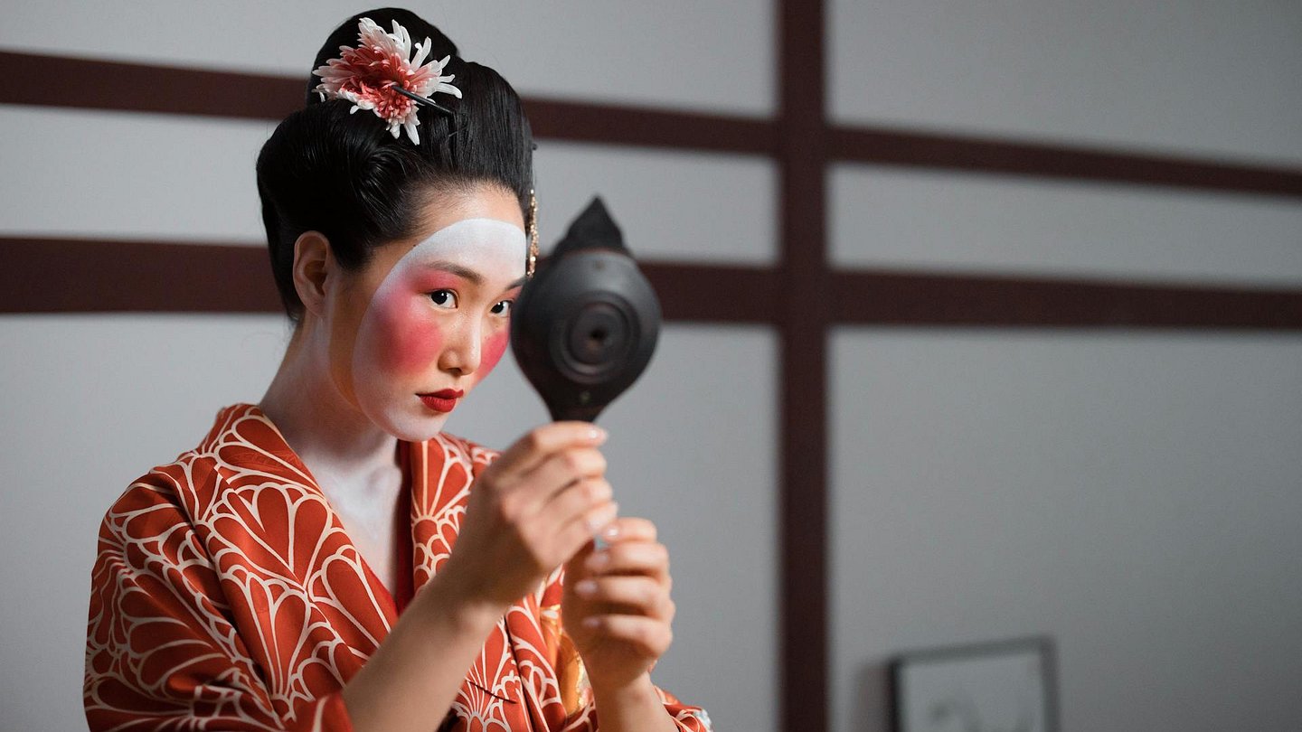 What is Art? ESL Lesson Plan | Twee