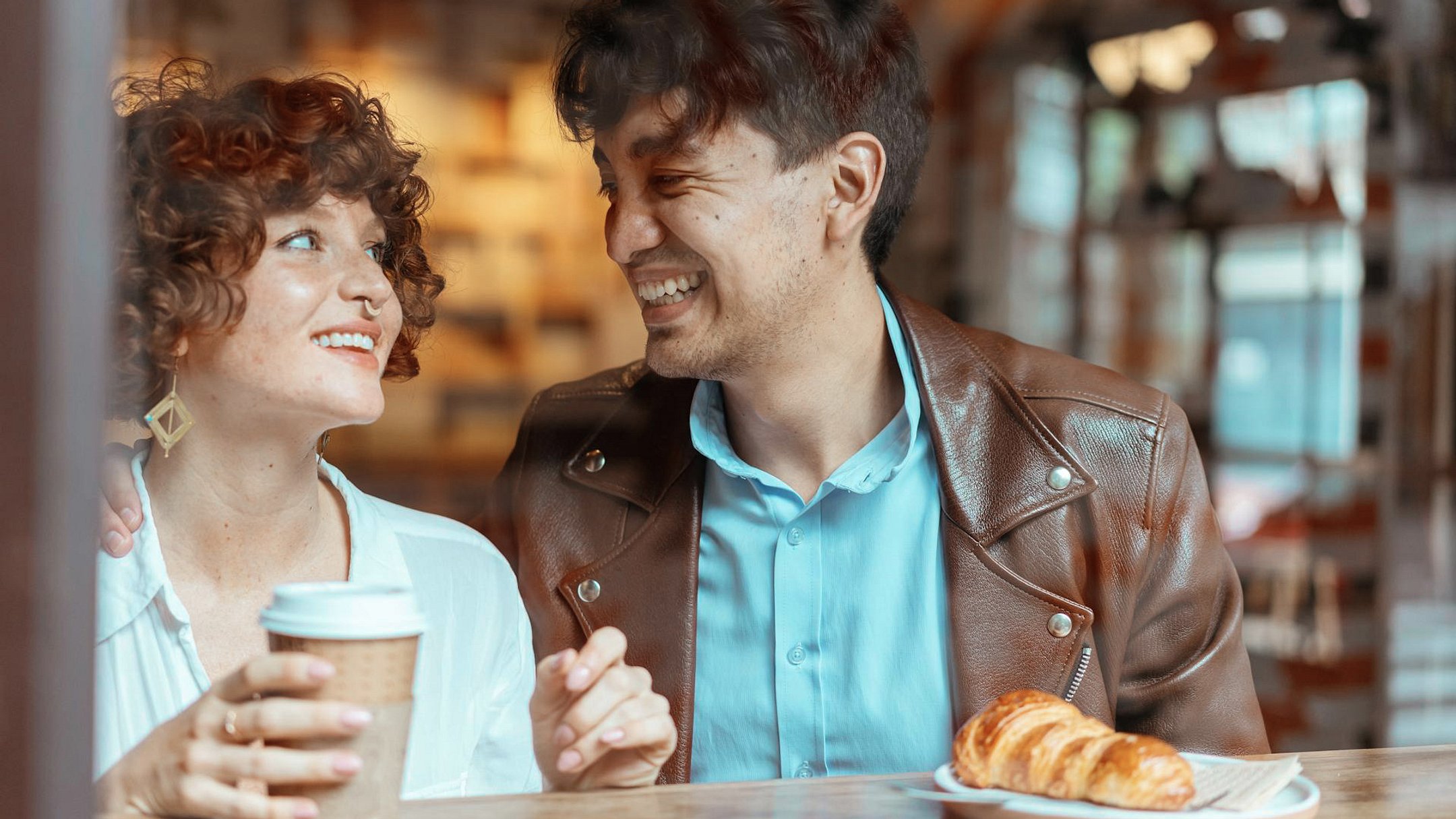 Breaking News: Mastering the Present Continuous ESL Lesson Plan | Twee