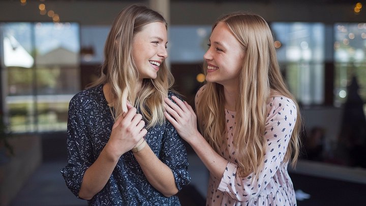 Giving and Receiving Compliments ESL Lesson Plan | Twee